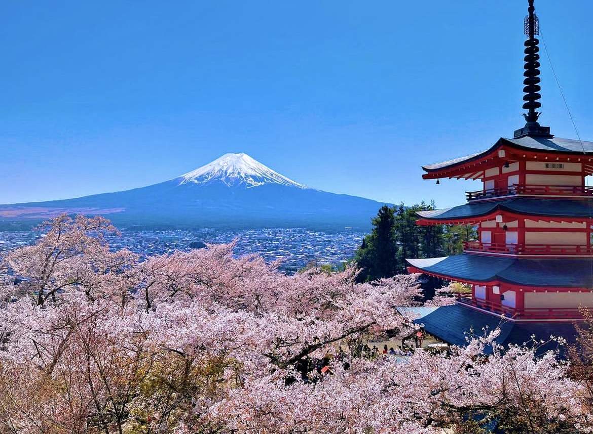 Mount Fuji, Kawakuchiko, and Arakurayama Sengen Park Join In Bus Tour ...